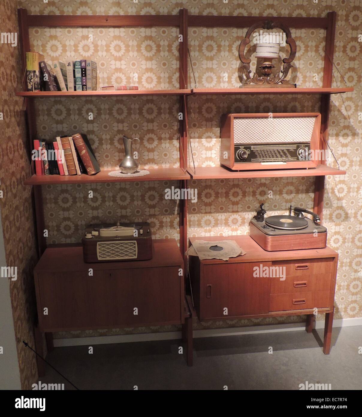 Radio furniture hi-res stock photography and images - Alamy