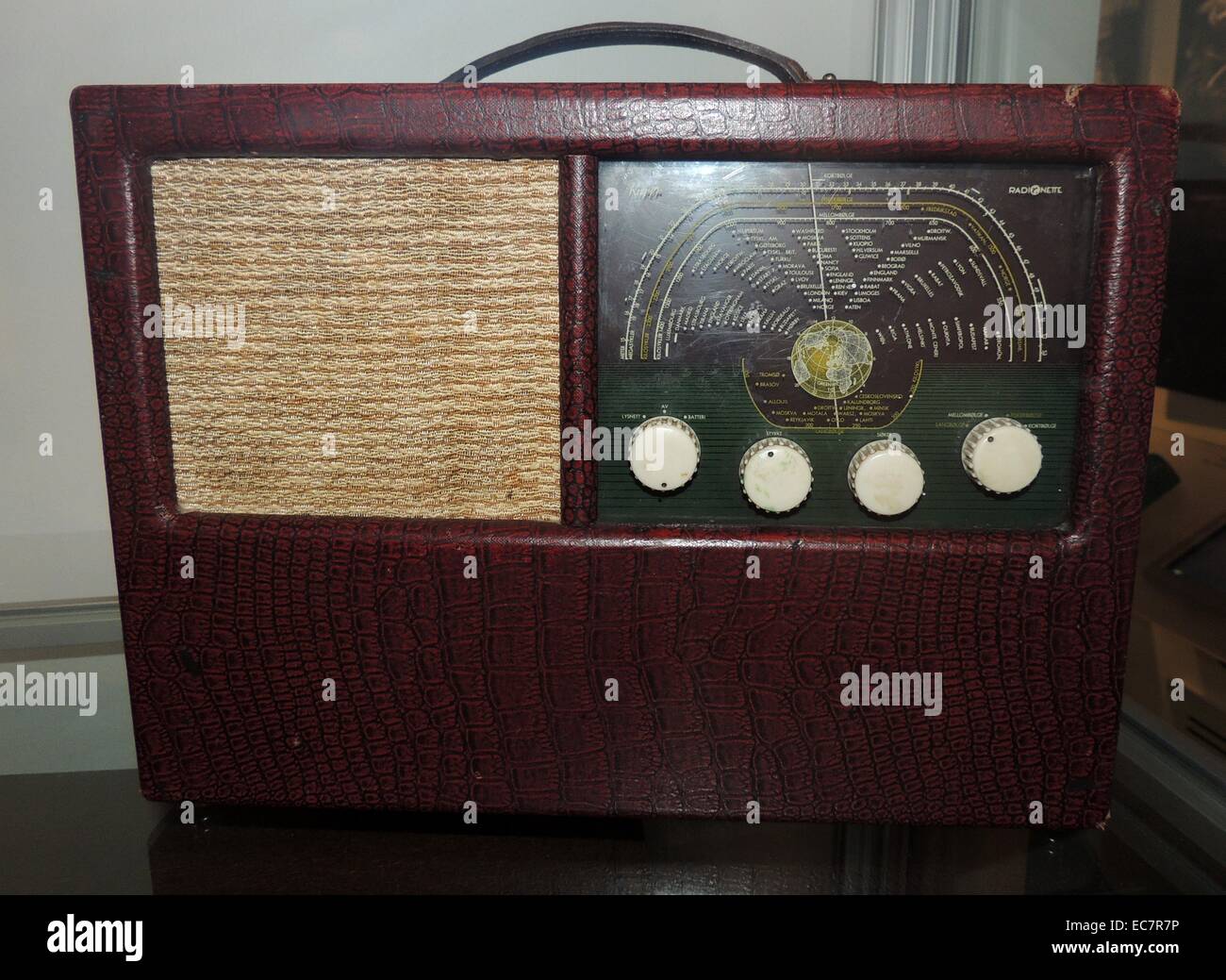 Courier radio receiver from 1950 has 4 radiator combined net and ...