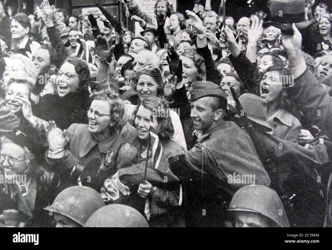 Crowds of Norwegians gather in Oslo, to celebrate the liberation of ...