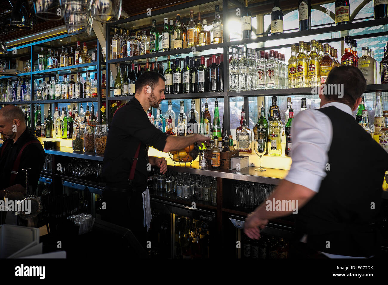 Working at bar hi-res stock photography and images - Alamy