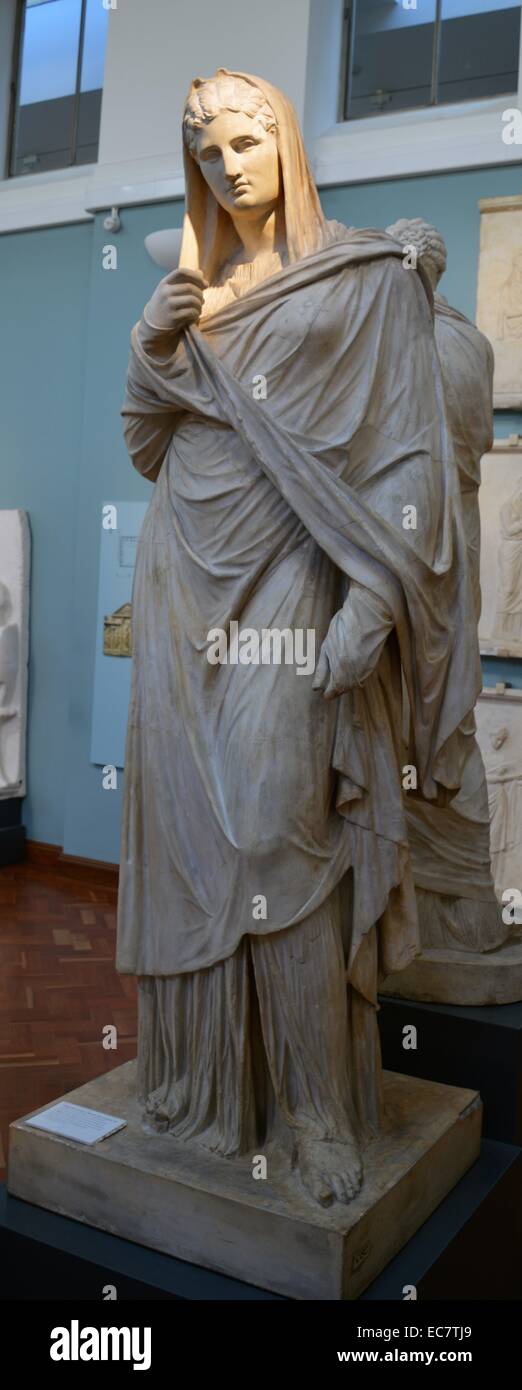 Roman woman statue hi-res stock photography and images - Alamy