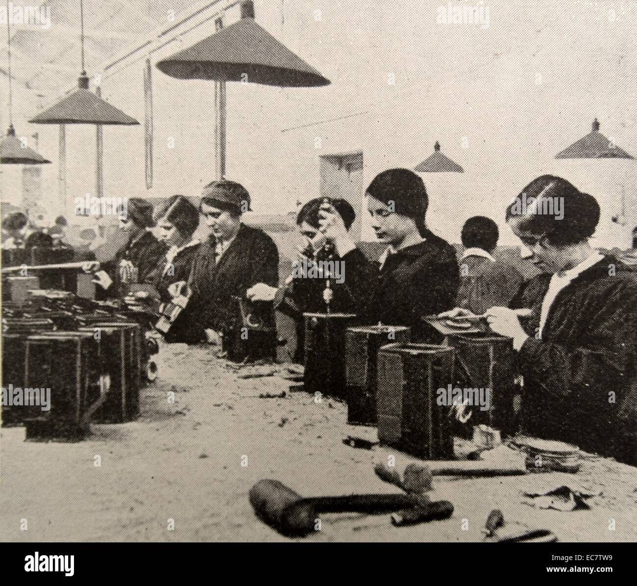 War work wwi women hi-res stock photography and images - Alamy