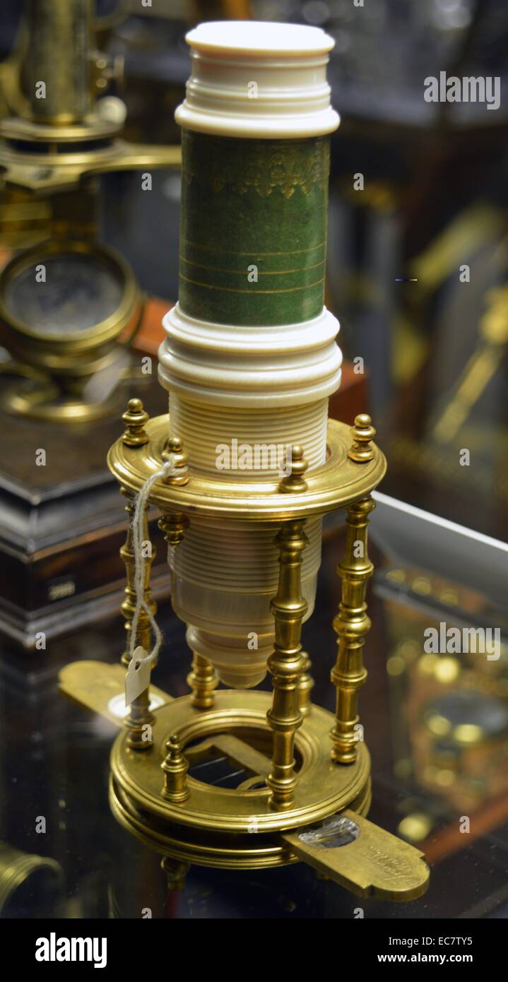 Italian 18th century microscope. Focusing is achieved by screwing the ...