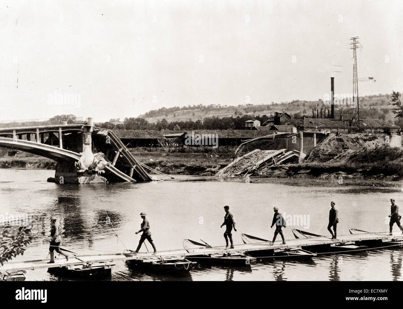 World war One: the first pontoon bridge built across the Marne by U.S ...