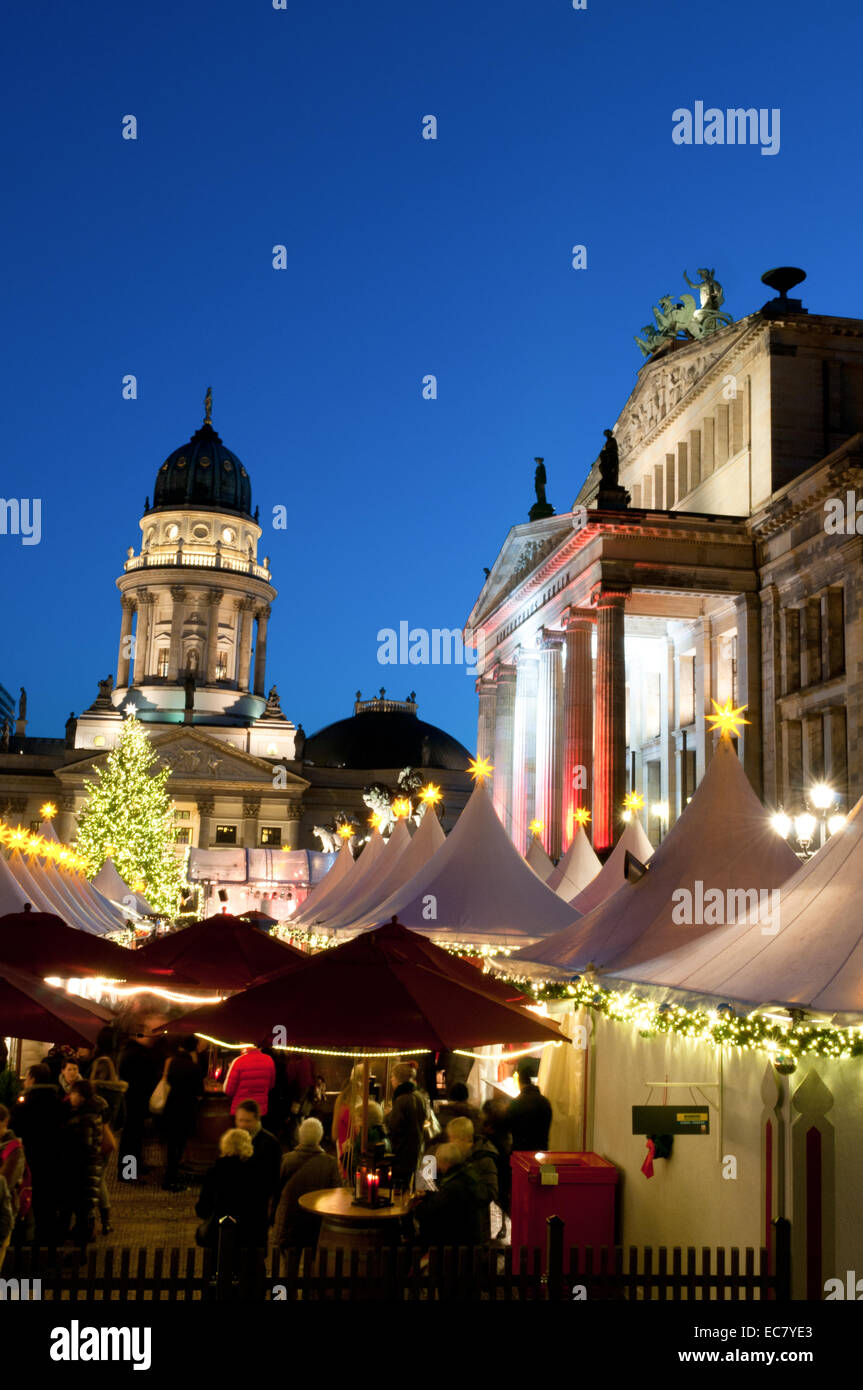 German market square hi-res stock photography and images - Alamy