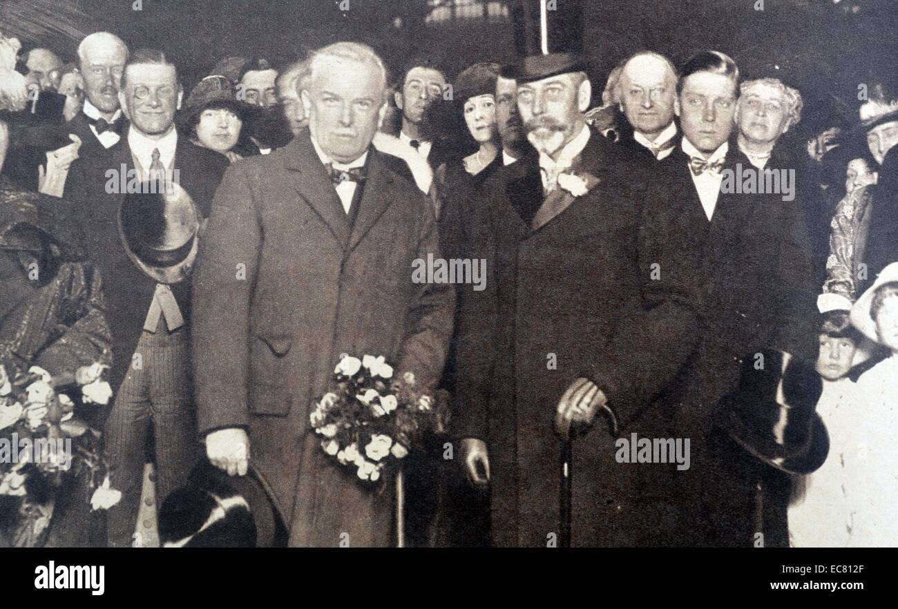 Mr lloyd hi-res stock photography and images - Alamy