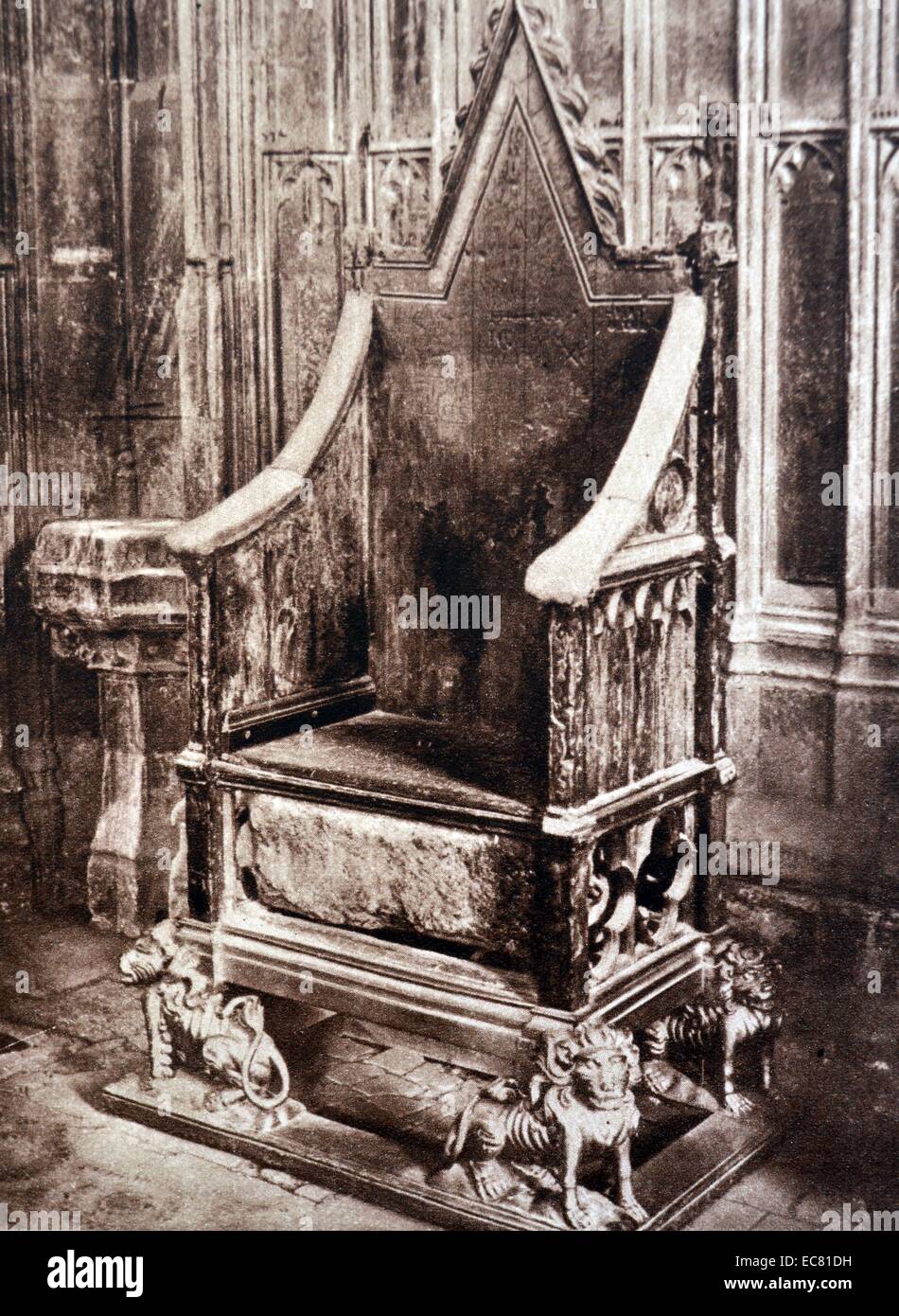 Queen chair hi-res stock photography and images - Alamy