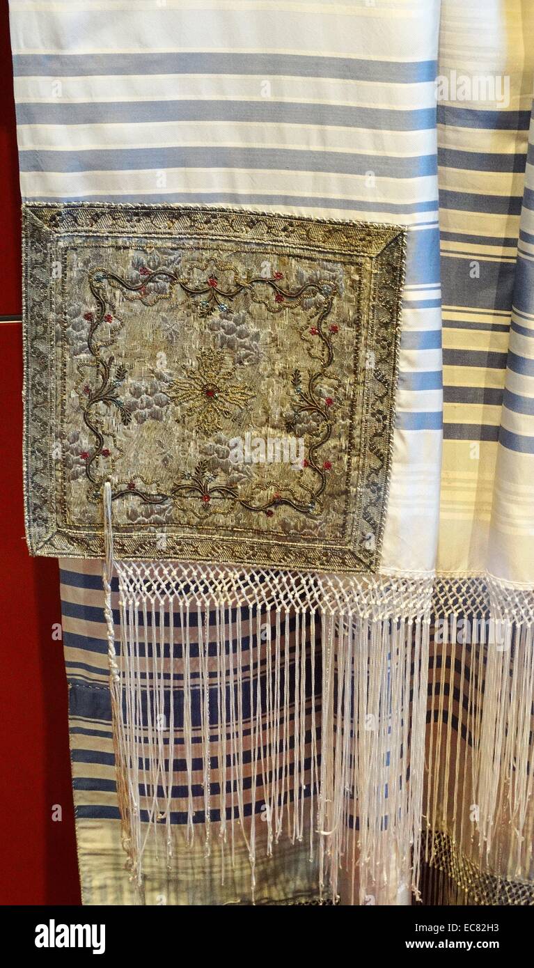 A Jewish prayer shawl made with silk and silver thread brocade corners ...
