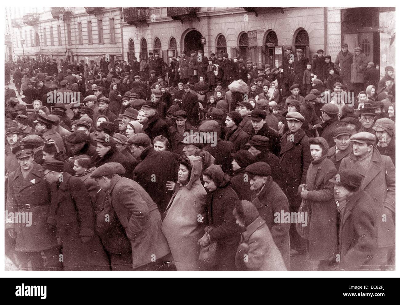 Crowds of Jews in the Warsaw ghetto; Poland 1942 Stock Photo - Alamy