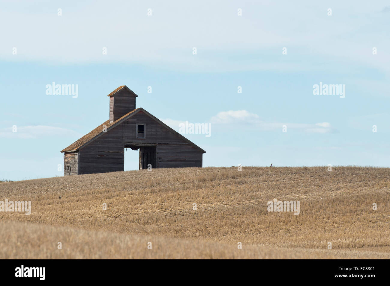 Old Farm on the Prairie Stock Photo - Alamy