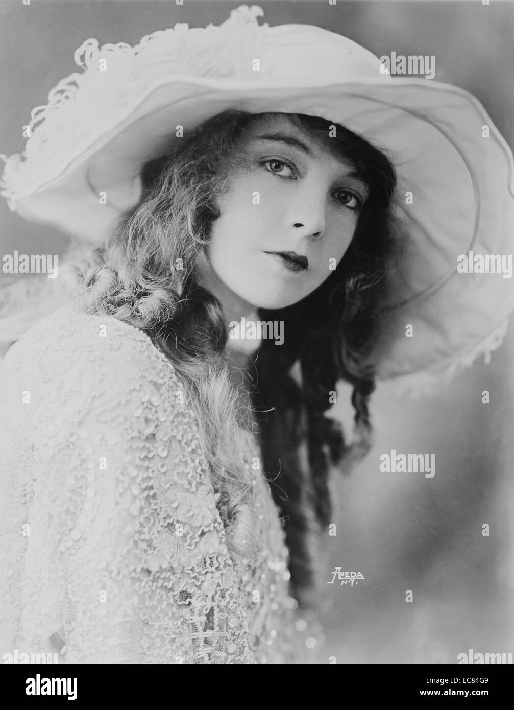 Lillian gish hi-res stock photography and images - Alamy