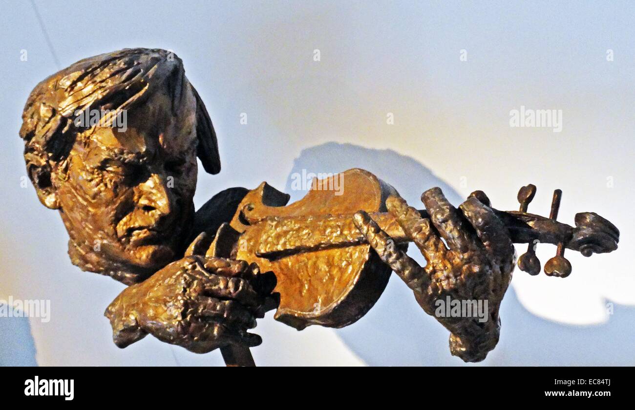 Yehudi menuhin sculpture david wynne bronze violin violinist hi-res ...