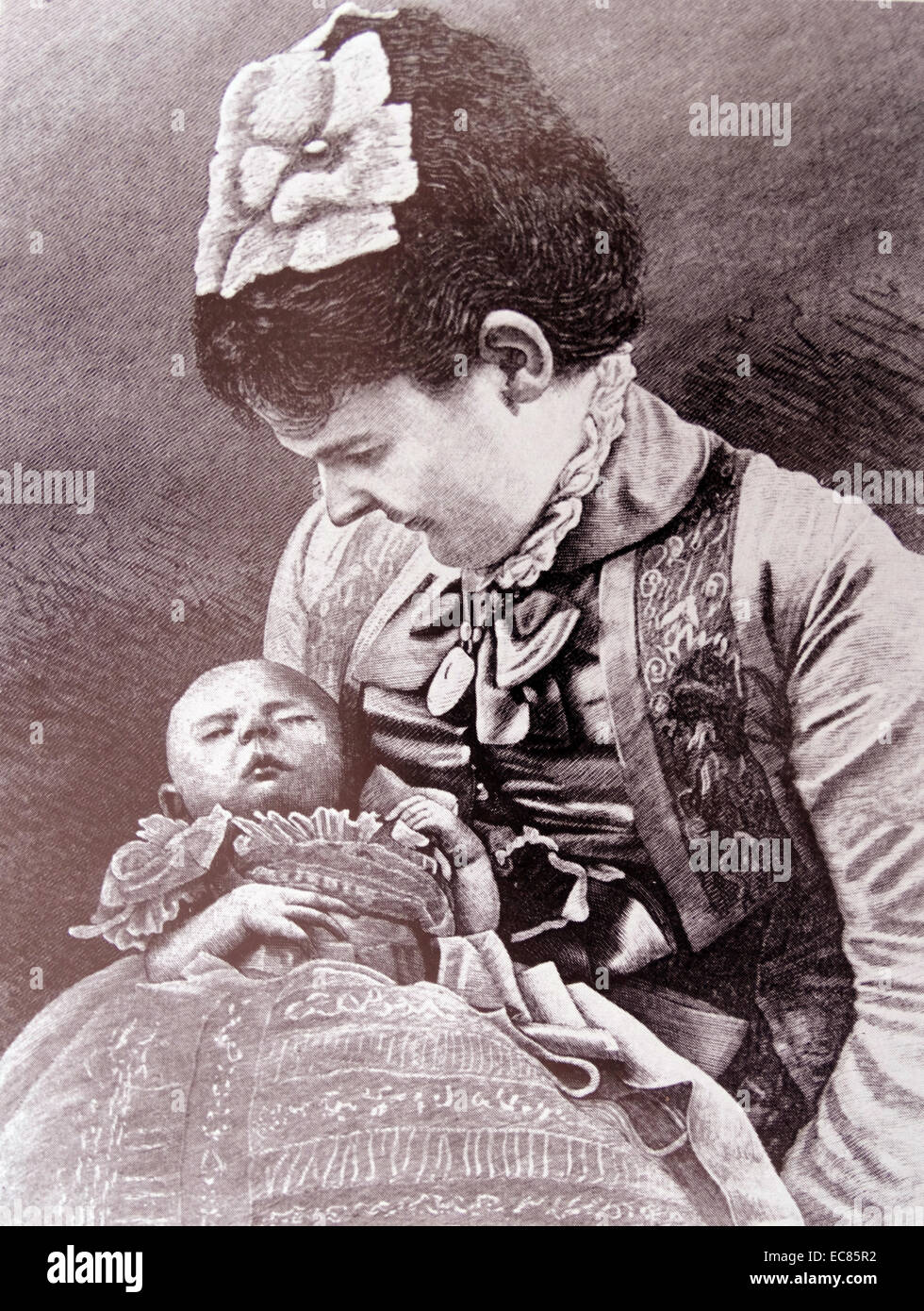 Queen Emma of Netherlands holds the young princess (later Queen ...