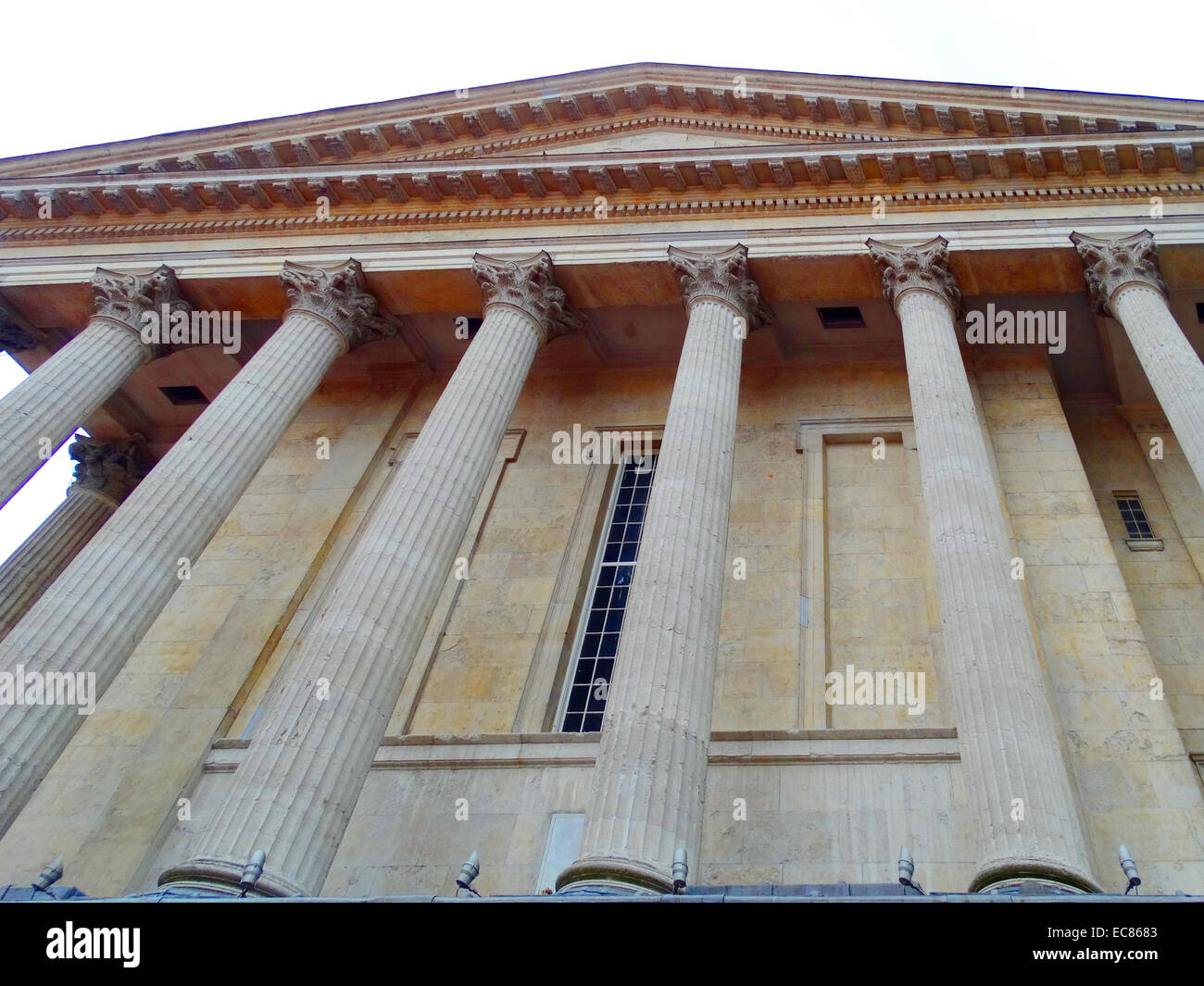 Birmingham Town Hall is a Grade I listed concert hall and venue for ...