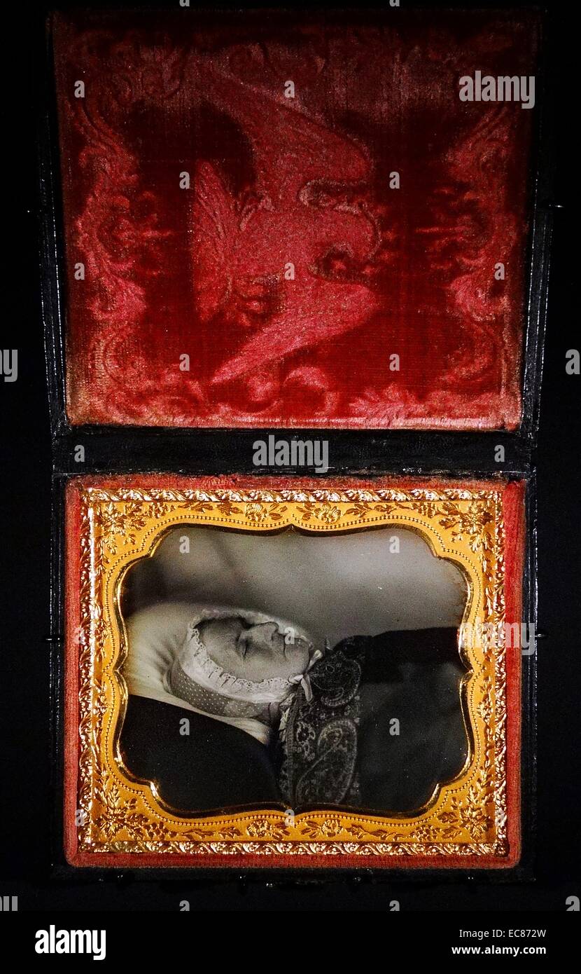 Post mortem portrait old woman 19th century hi-res stock photography ...