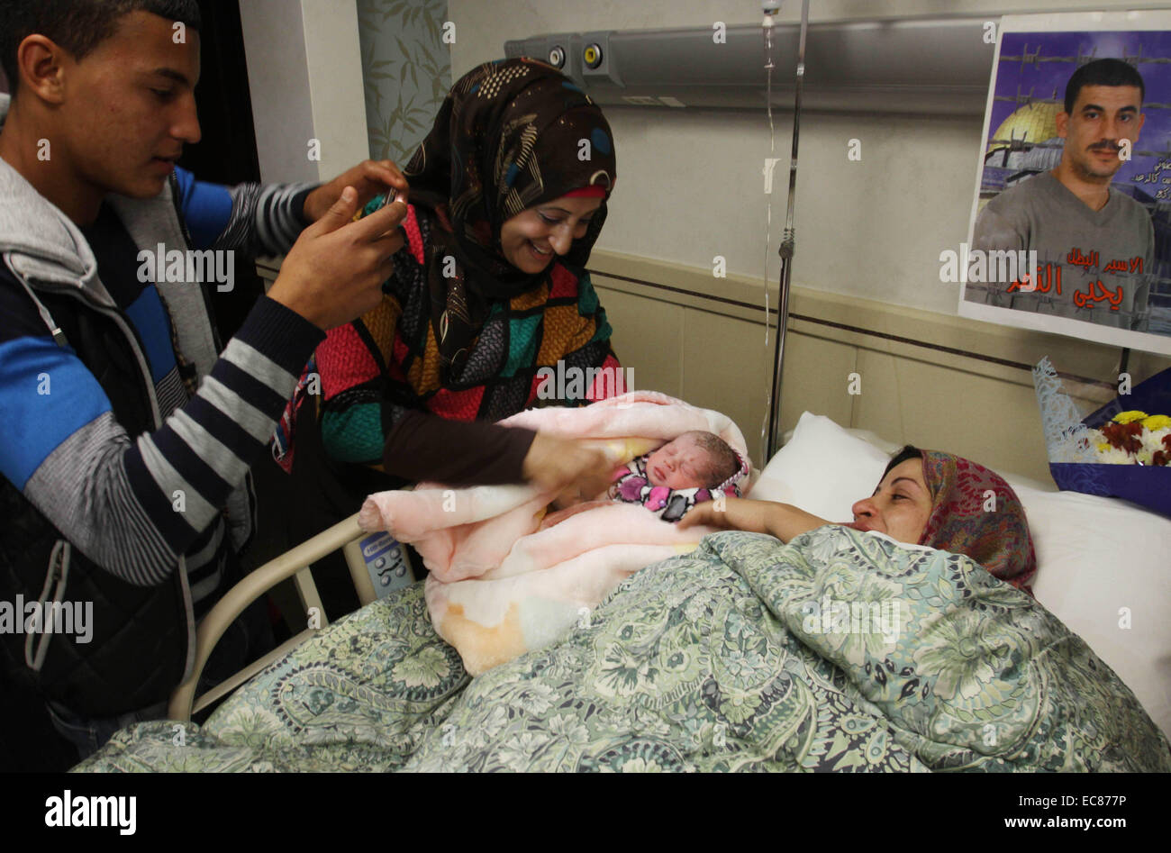Nablus, Palestinian Territory. 10th Dec, 2014. Samira, the wife of ...