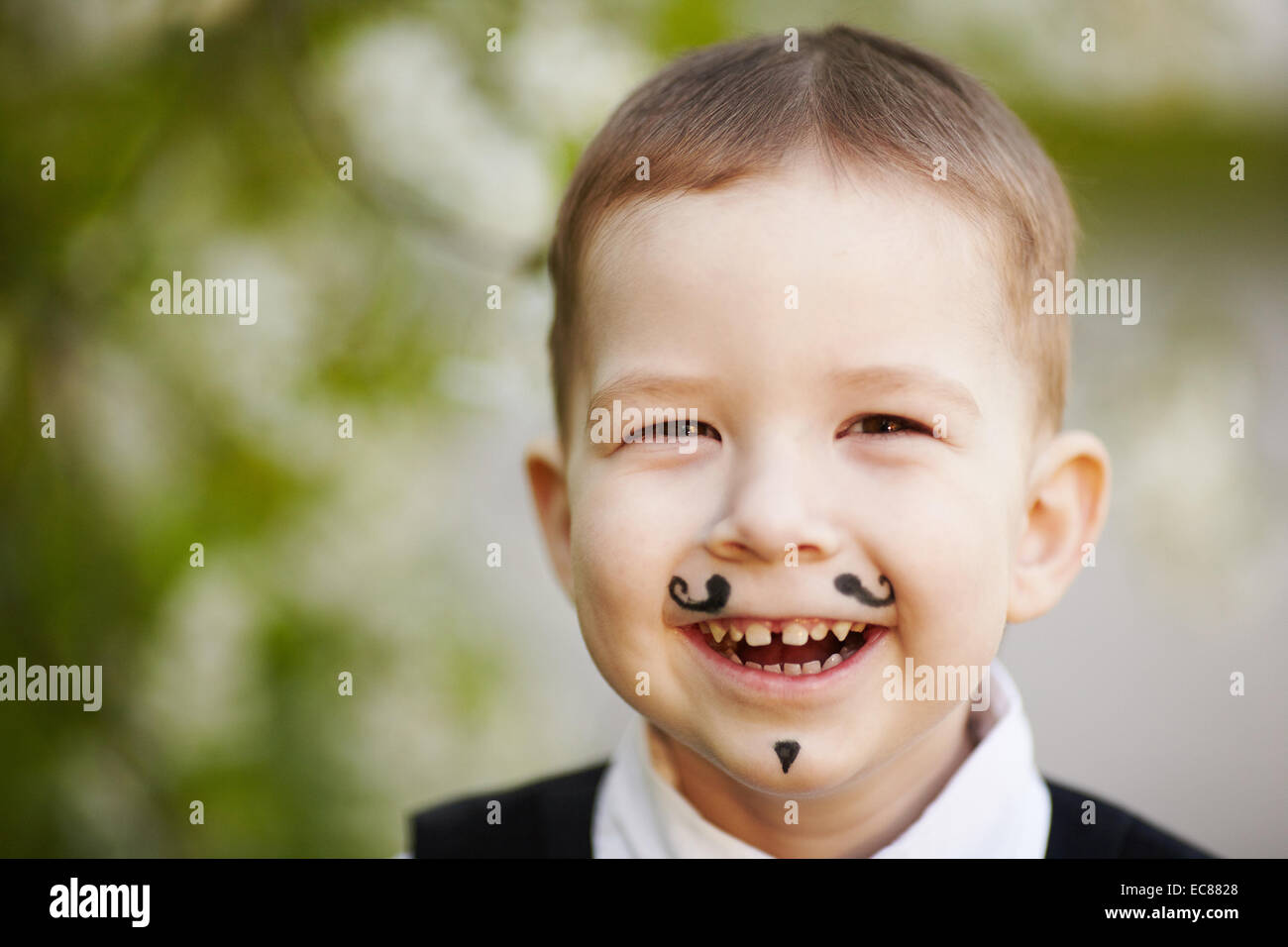 little boy smiling outdoor Stock Photo - Alamy