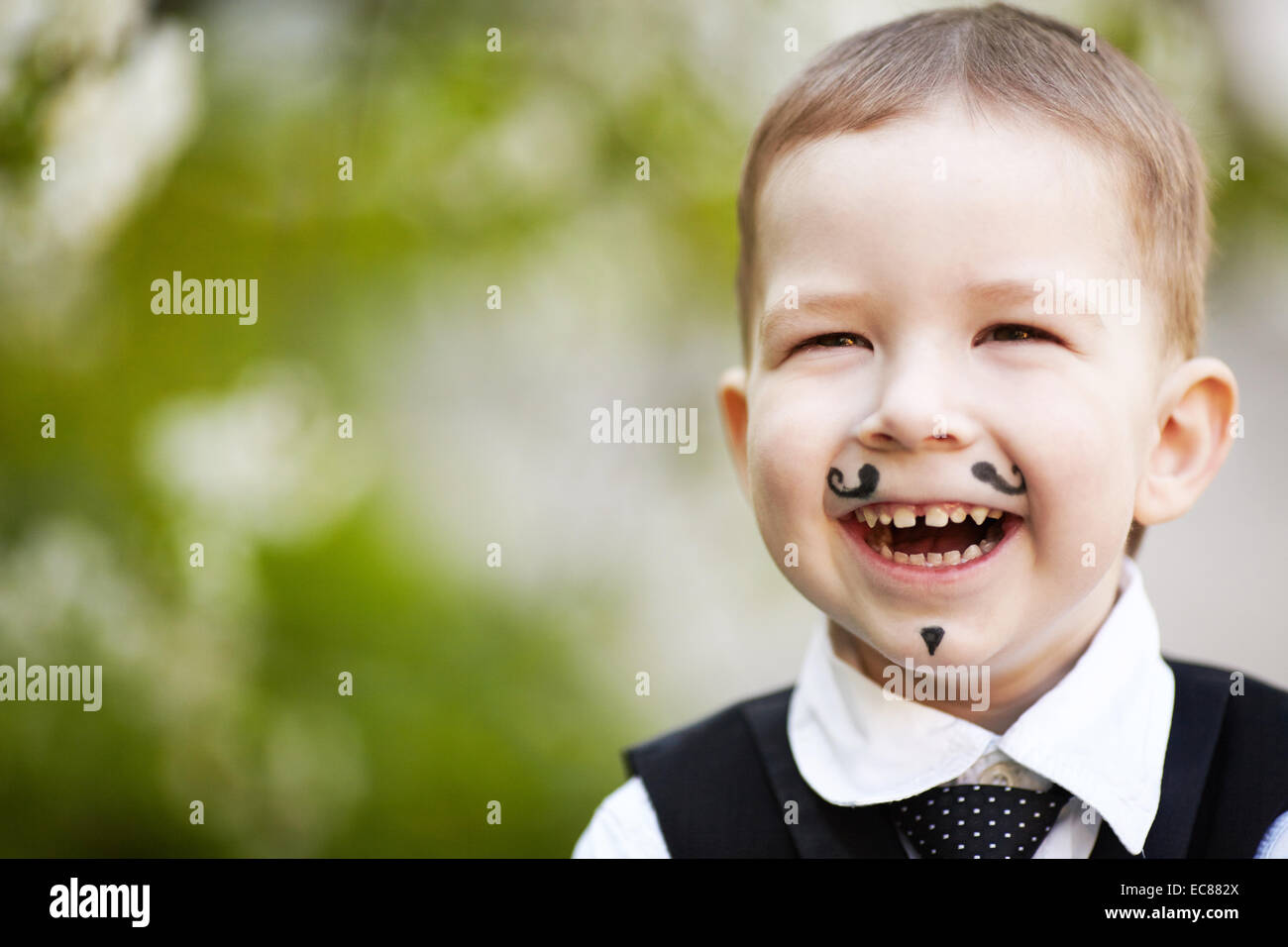 little boy smiling outdoor Stock Photo - Alamy