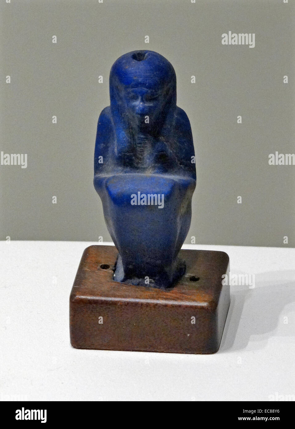 Amulet maat ostrich feather goddess israel ancient religion hi-res ...