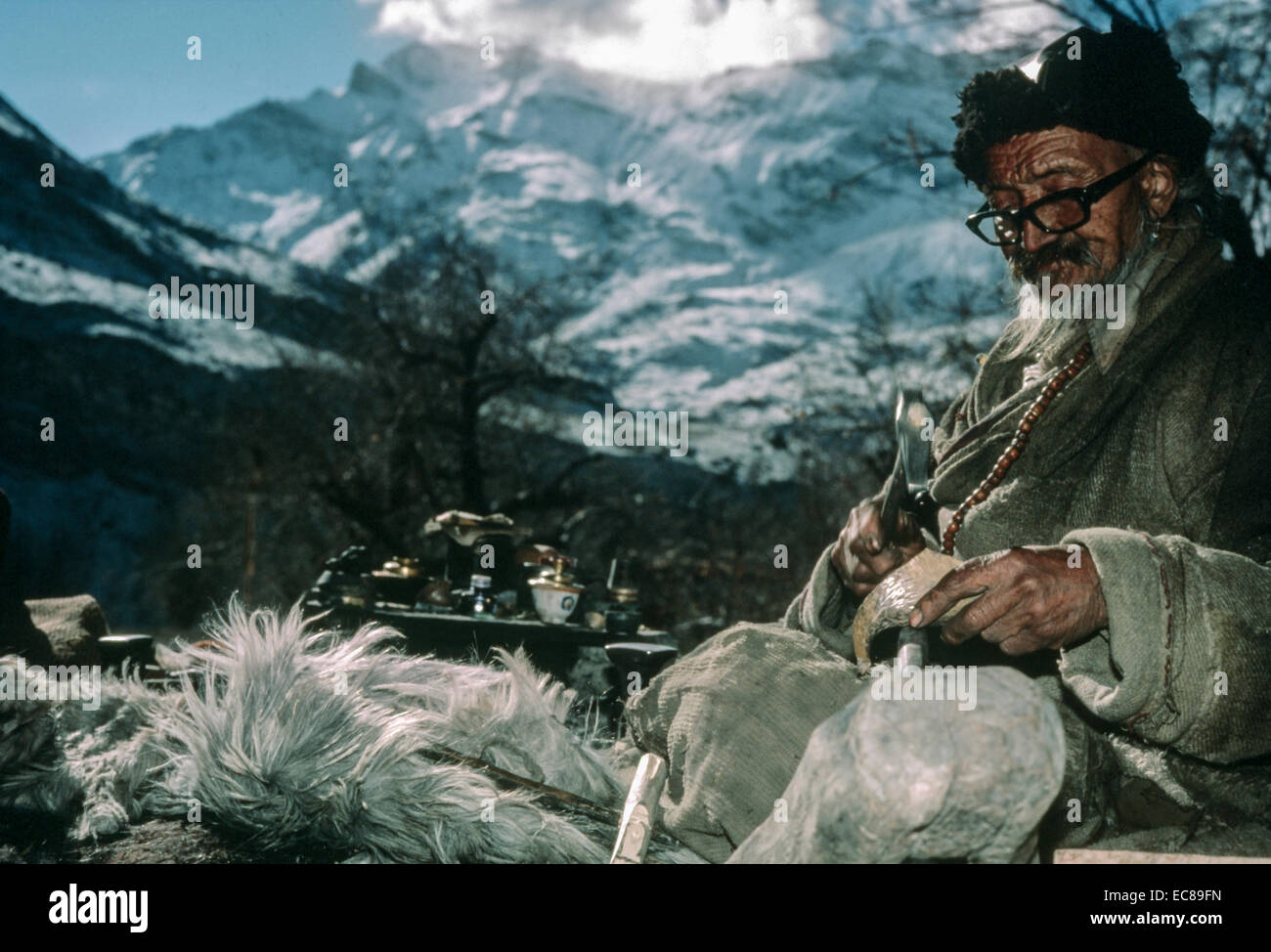 Ladakh Tibet Meme Phuntsog traditional brass maker Chilling village ...