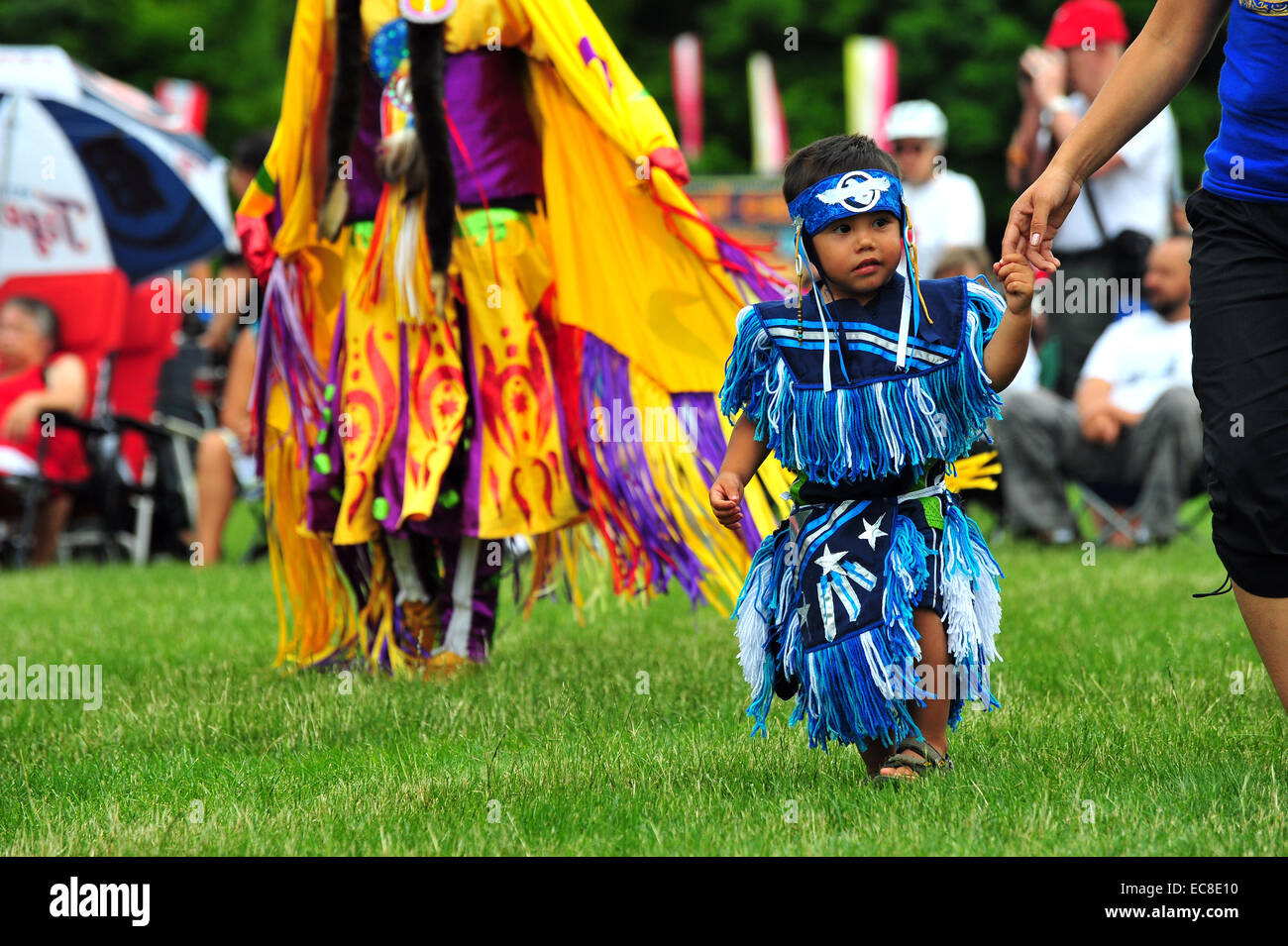 Canadian traditional clothes hi-res stock photography and images - Alamy