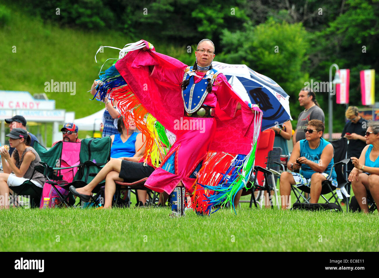 Native canadian clothing hi-res stock photography and images - Alamy