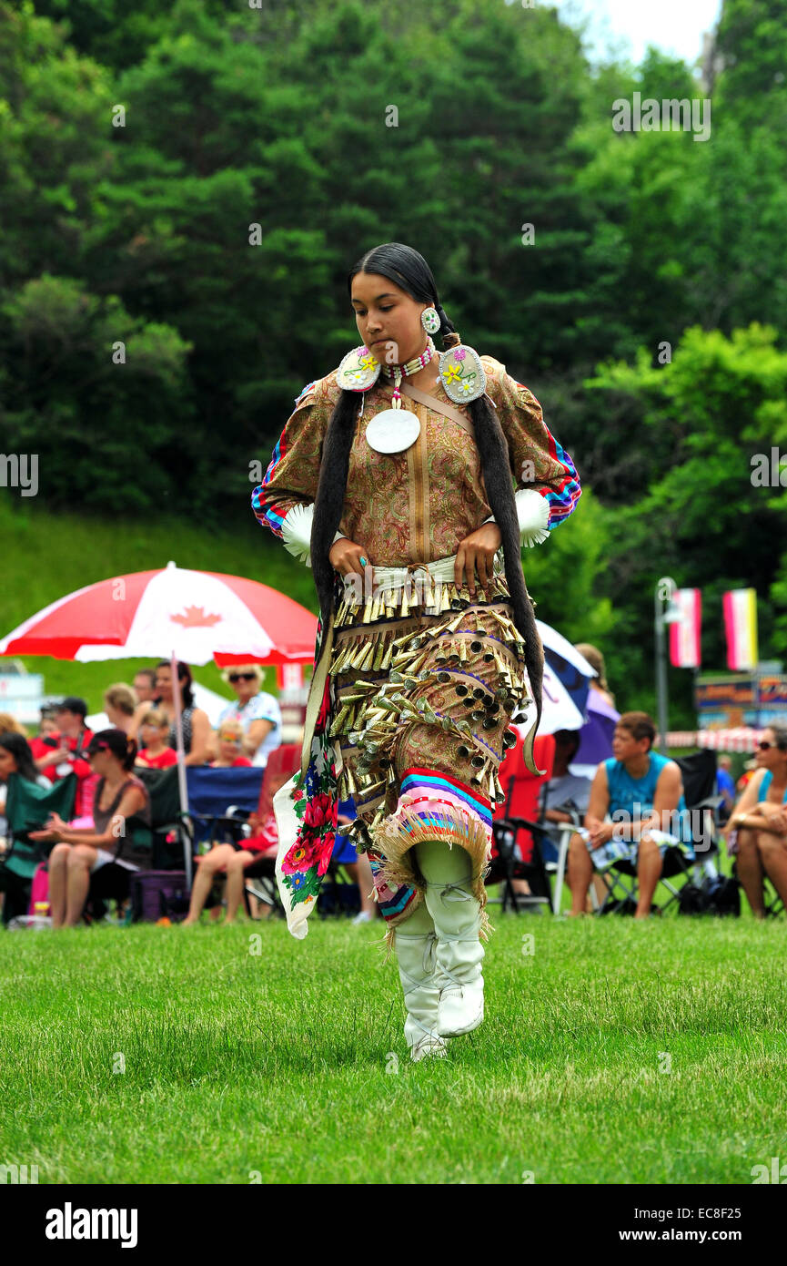 Aboriginal canadians hi-res stock photography and images - Alamy