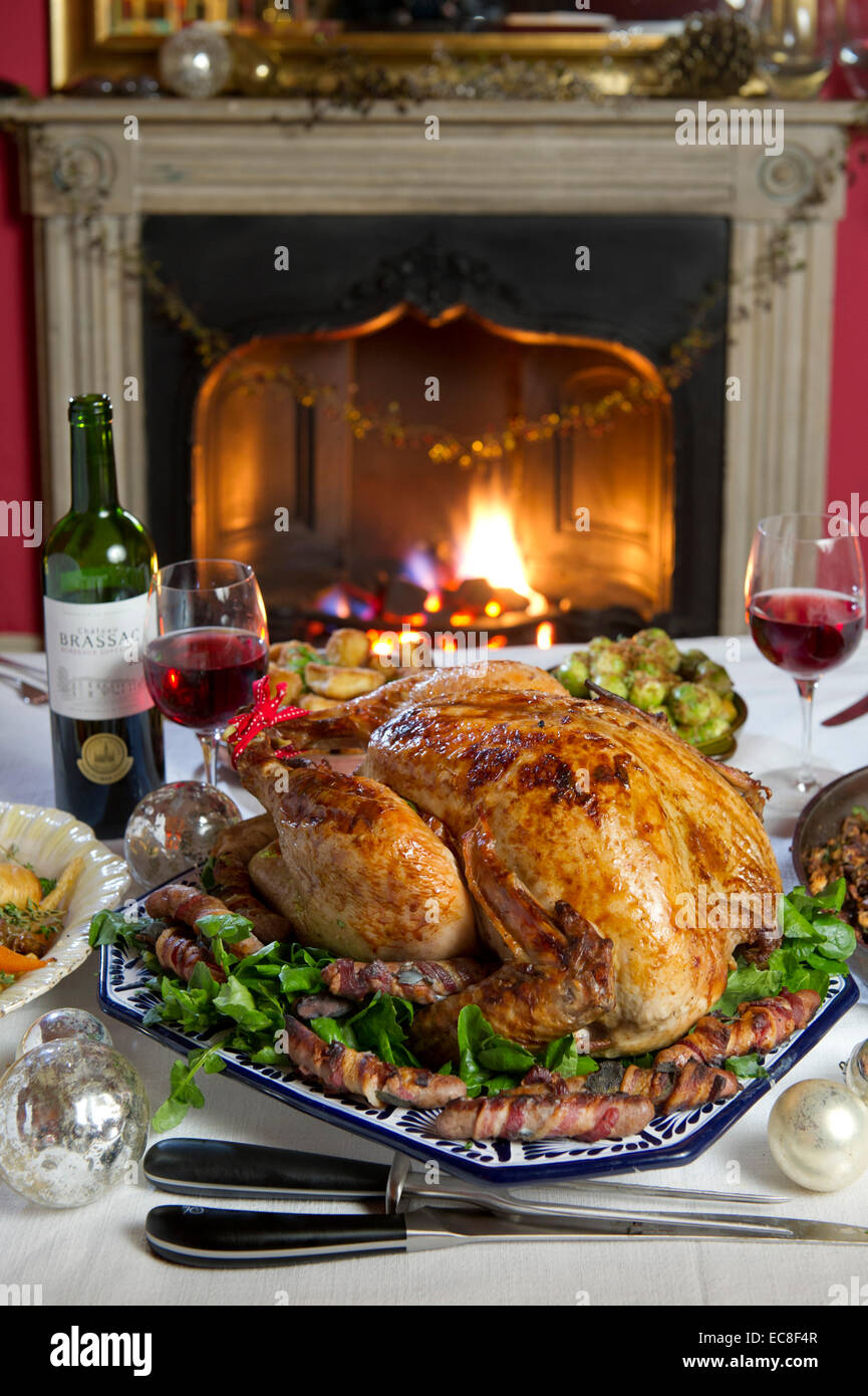 Christmas foods including a whole roast turkey Stock Photo - Alamy