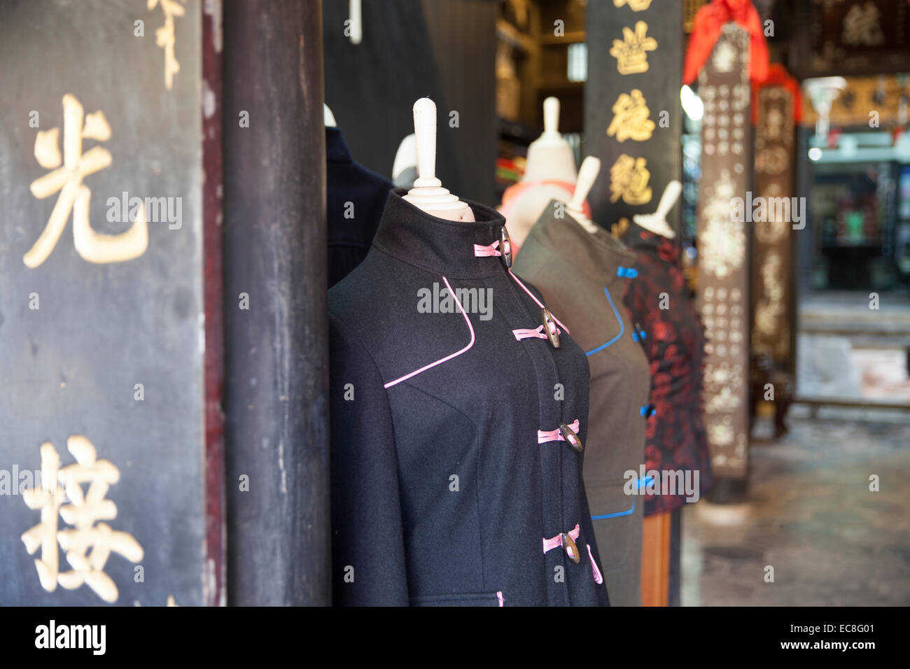 Vietnam traditional clothes hi-res stock photography and images - Alamy