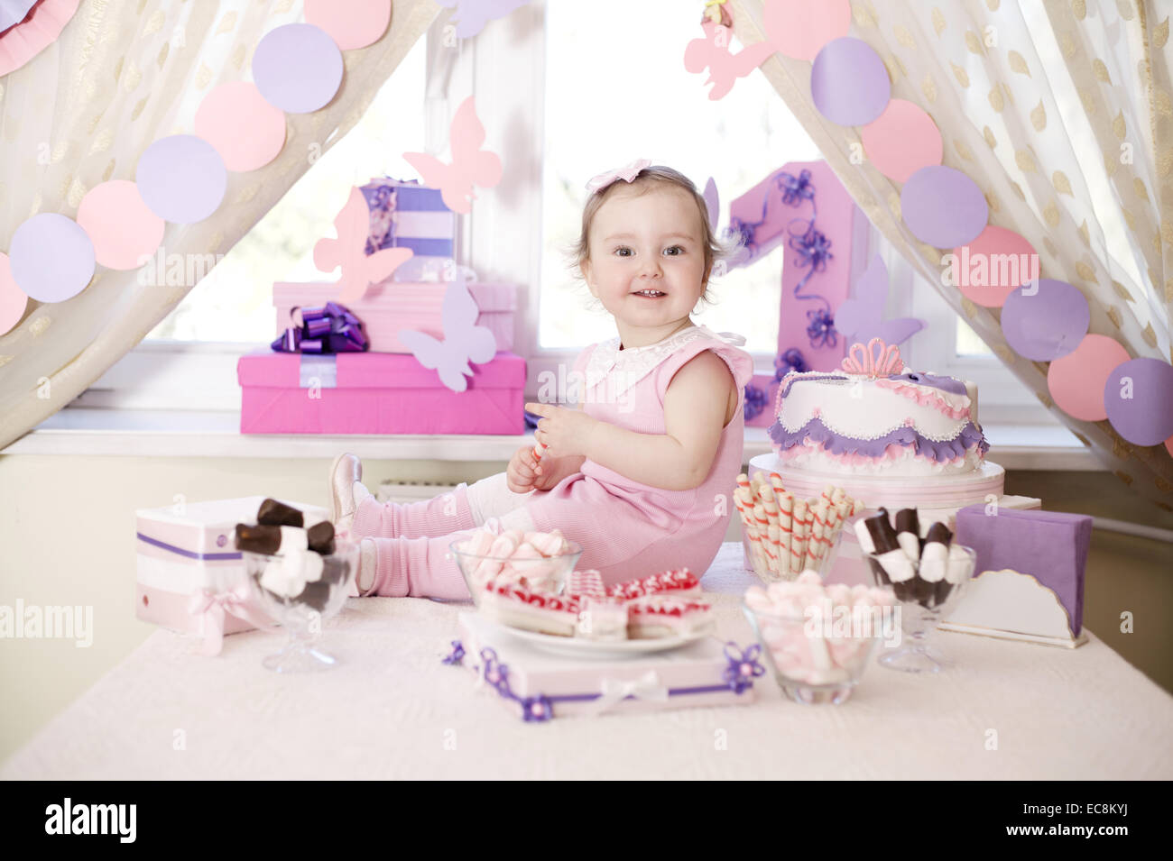baby girl celebrating first birthday Stock Photo - Alamy
