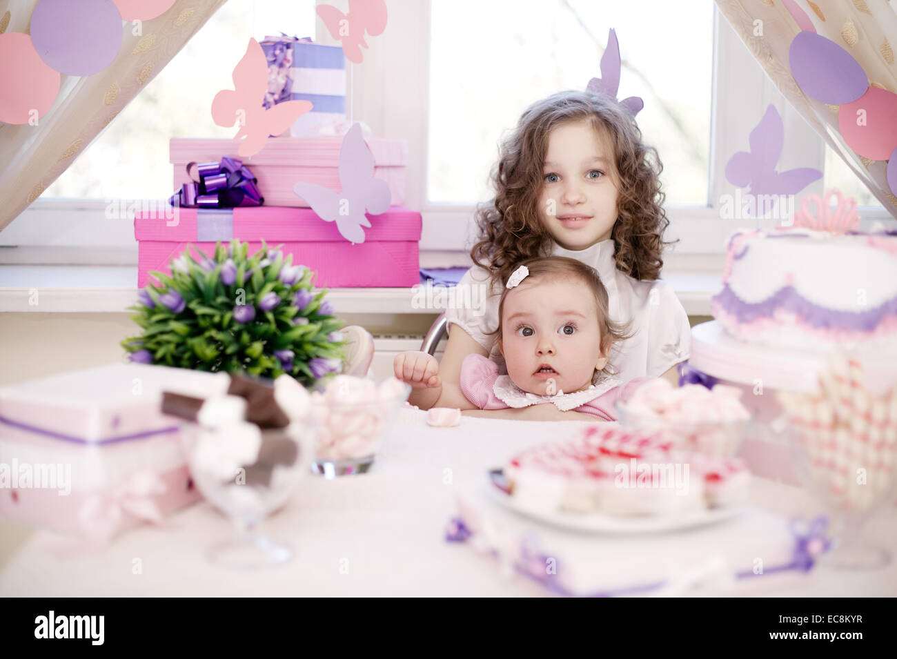 baby girl celebrating first birthday Stock Photo - Alamy