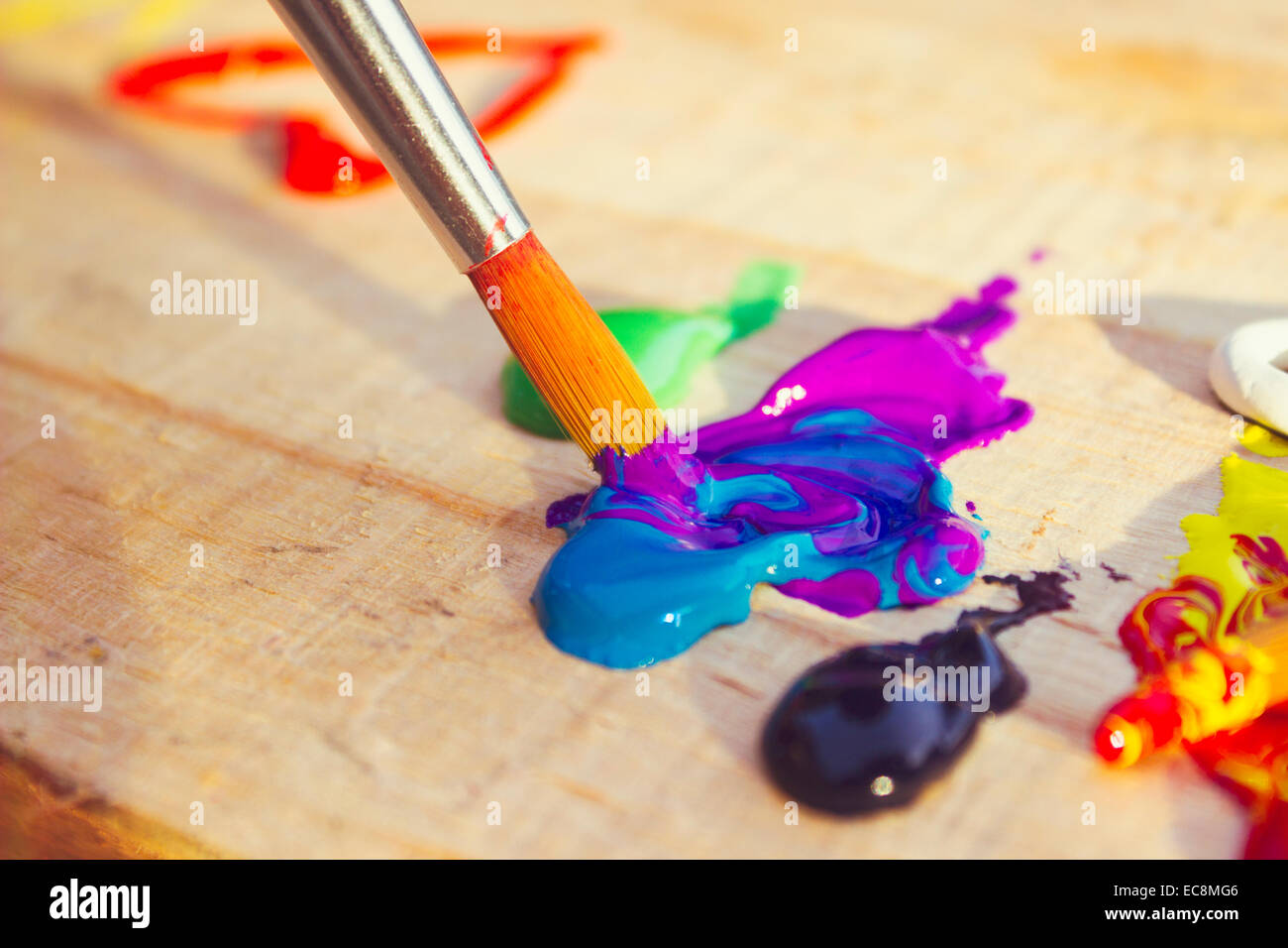 Artist painting with oil paints on wood Stock Photo - Alamy