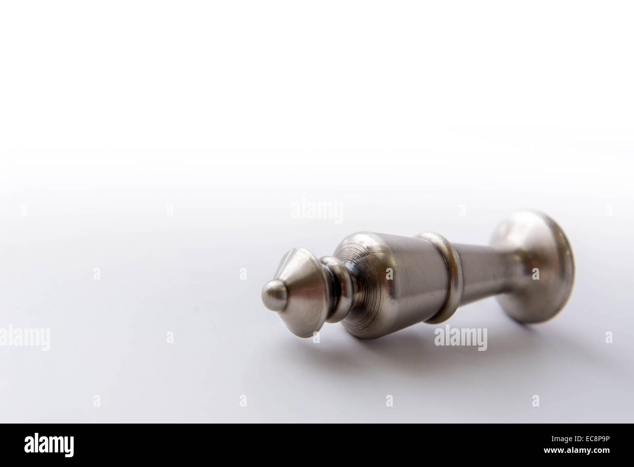 Fallen chess pieces hi-res stock photography and images - Alamy