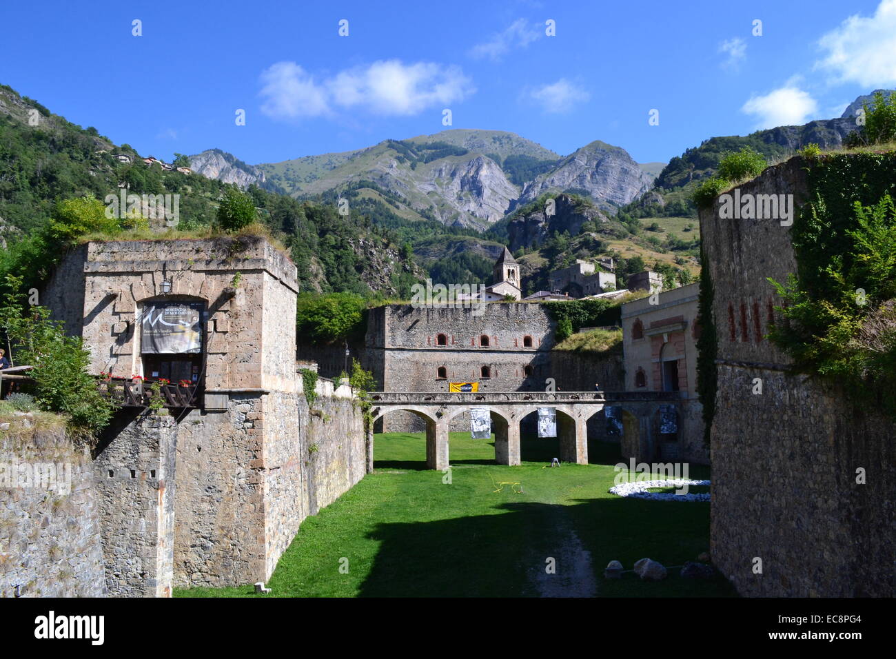 Italian fort hi-res stock photography and images - Alamy