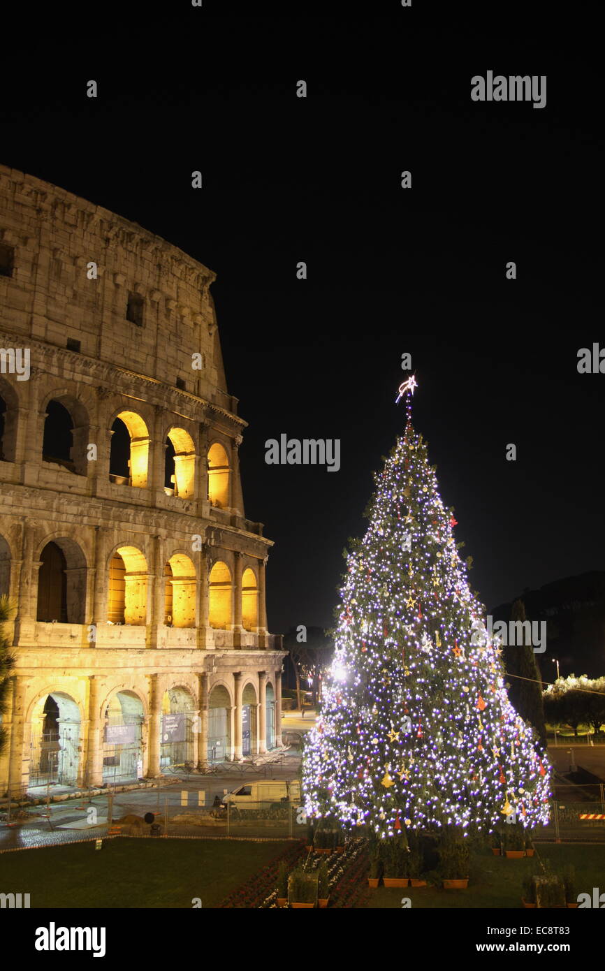 Colosseum night light trail in rome hi-res stock photography and images ...