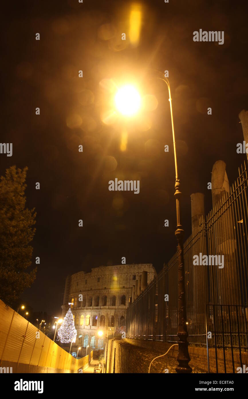 Colosseum night light trail in rome hi-res stock photography and images ...