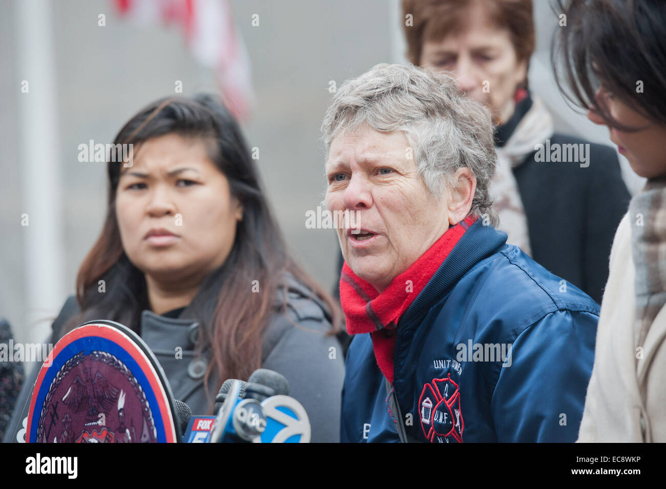 Female firefighter live fire hi-res stock photography and images - Alamy
