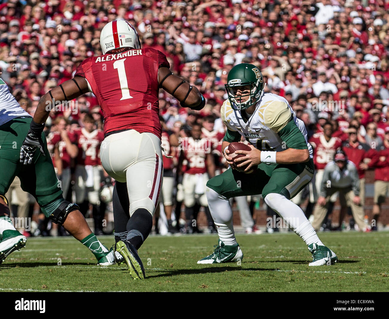 November 8, 2104: Oklahoma Sooners linebacker Dominique Alexander (1 ...