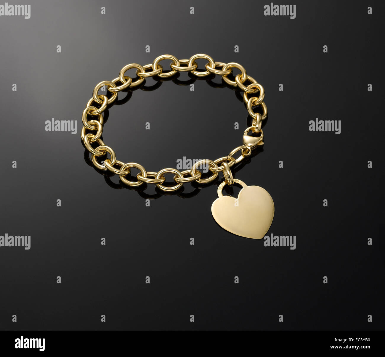 Heart link hi-res stock photography and images - Alamy