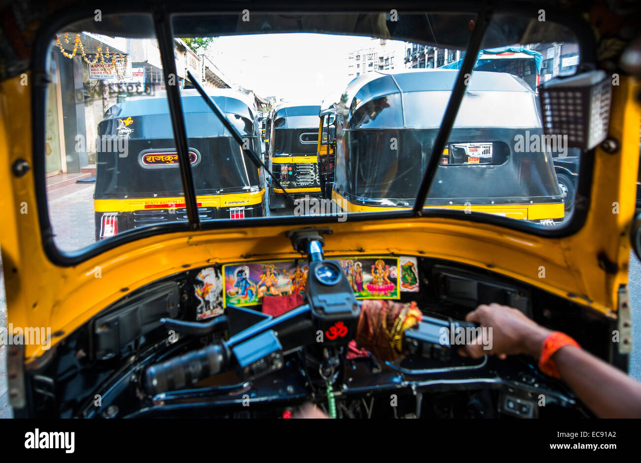 Auto rickshaw mumbai india hi-res stock photography and images - Alamy