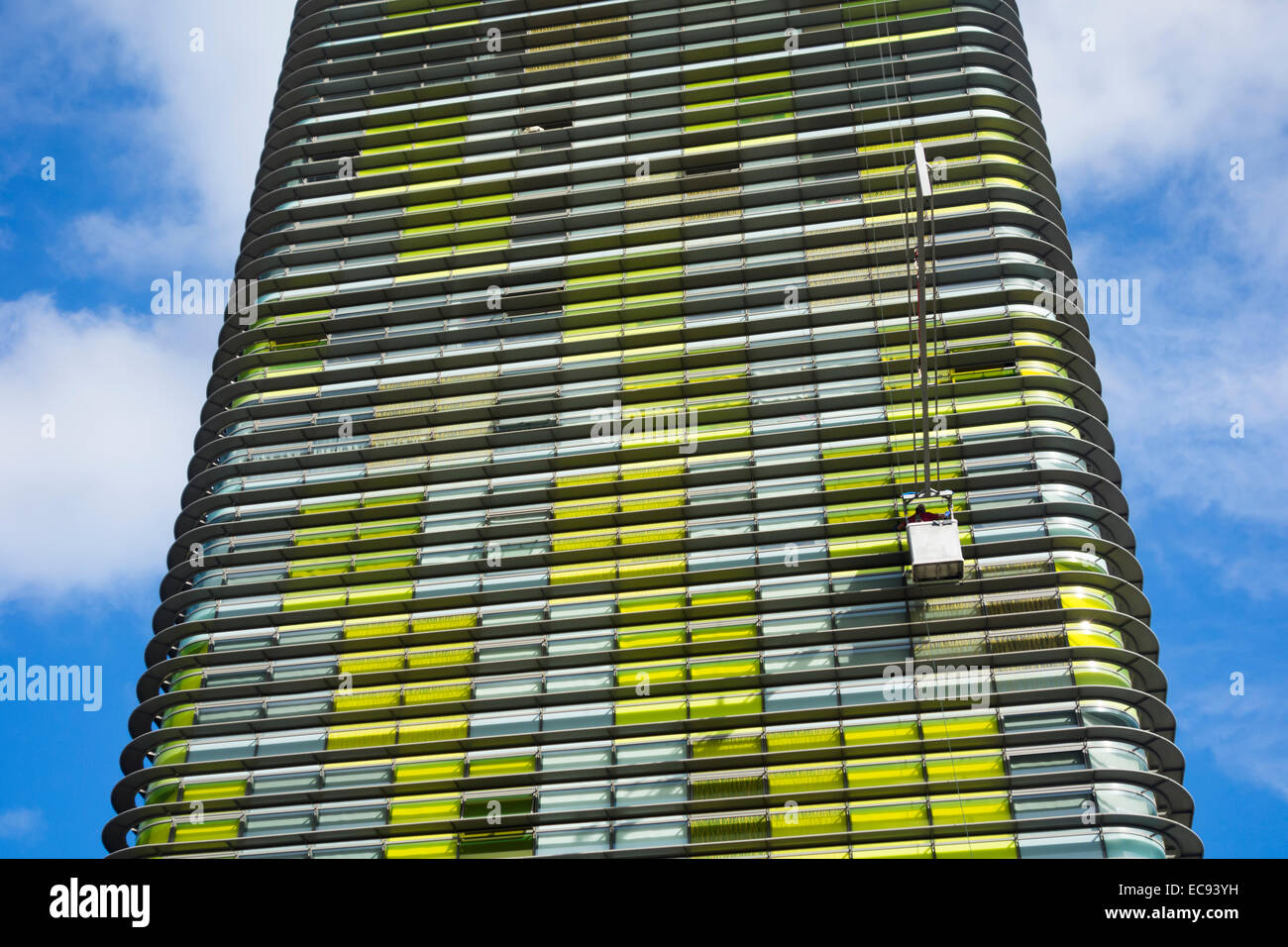Cleaning windows on tall modern building Stock Photo - Alamy