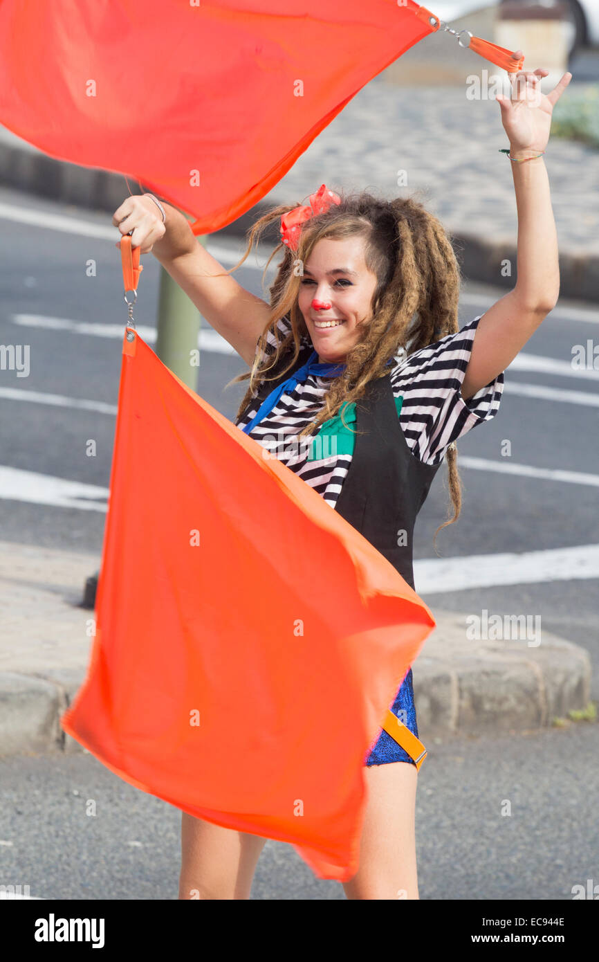 Buskers at traffic lights in Spain Stock Photo - Alamy