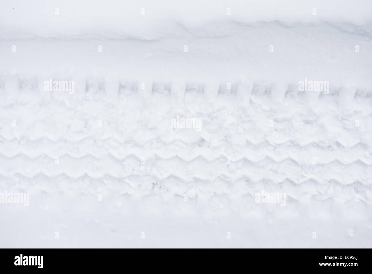 tyre tracks in the snow Stock Photo - Alamy