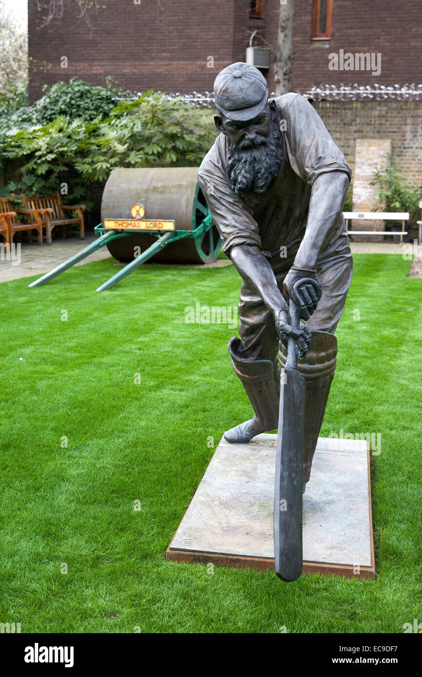 Statue w g grace lords cricket hi-res stock photography and images - Alamy