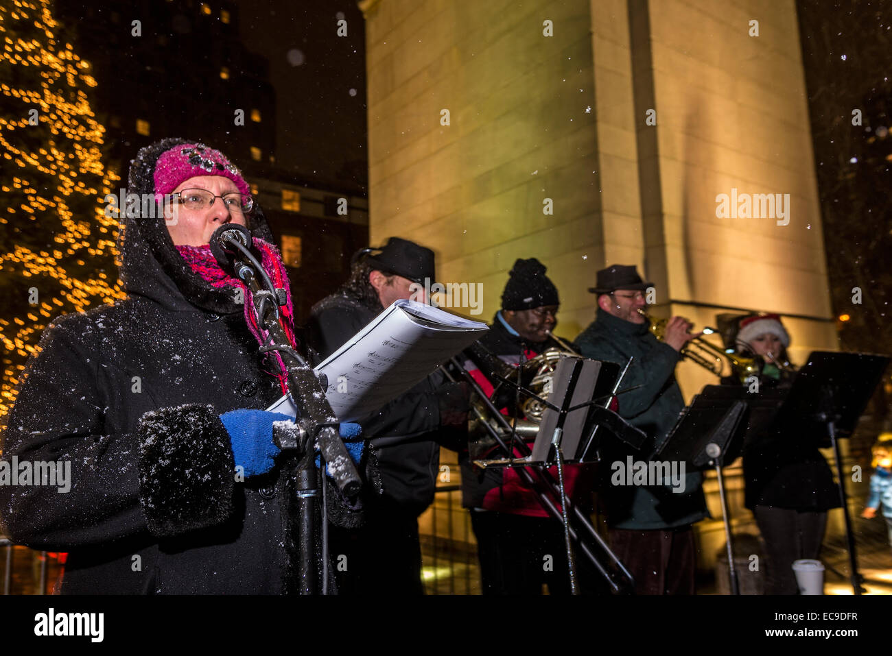 Washington Square Christmas Tree Lighting Stock Photo - Alamy