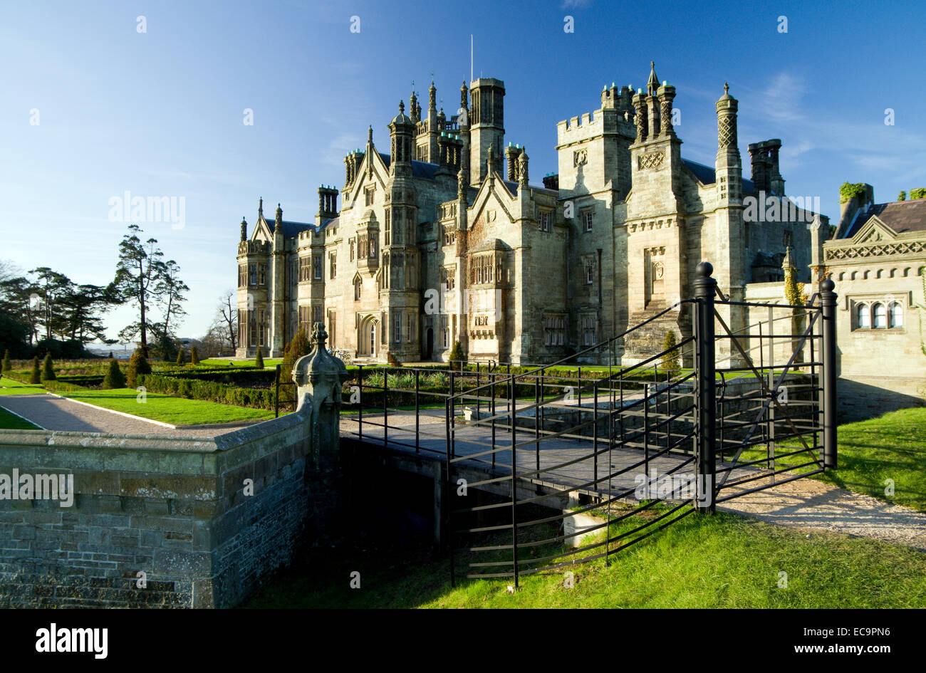 Victorian gothic house hi-res stock photography and images - Alamy