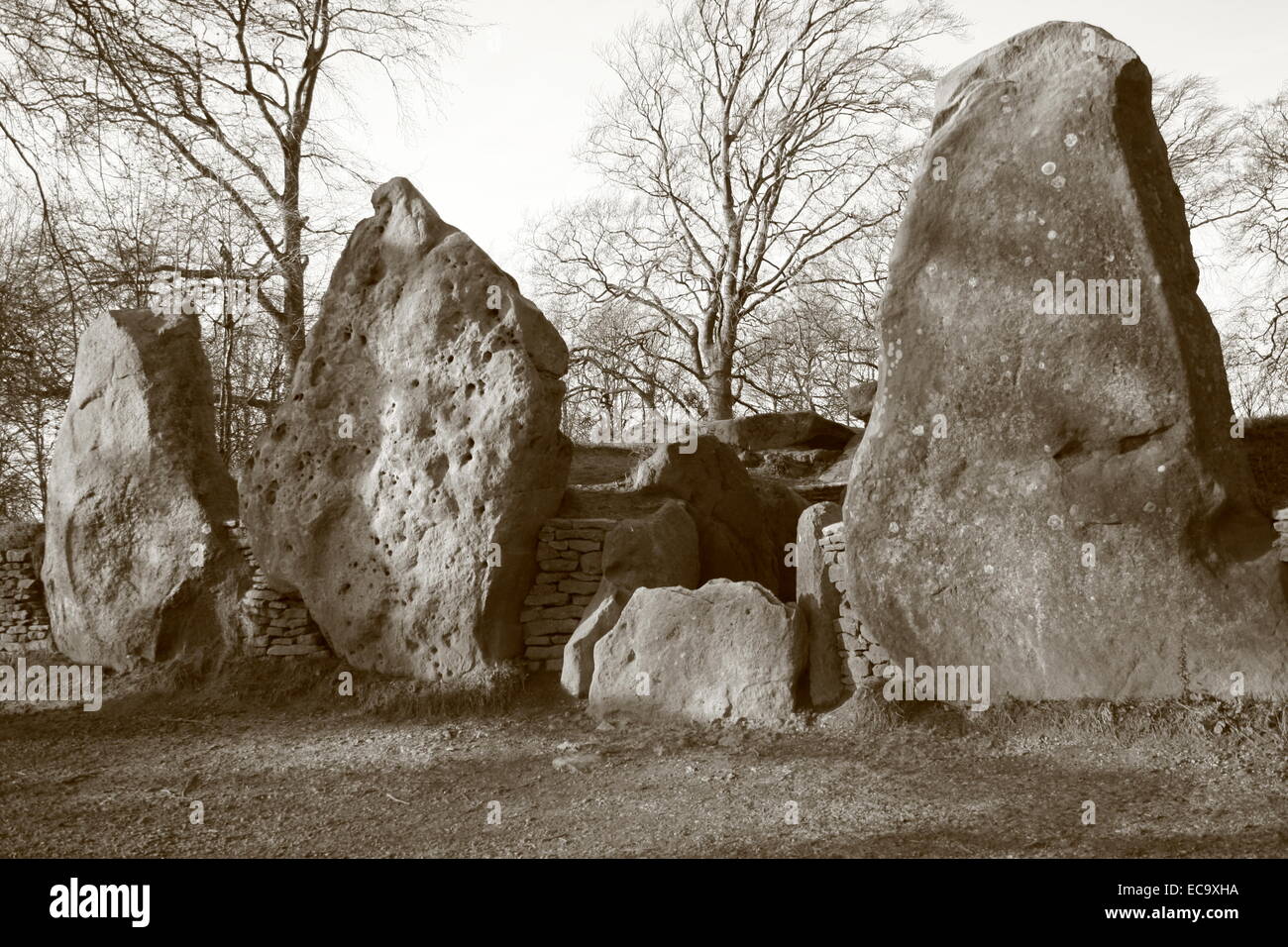 Wayland's Smithy Neolithic long barrow Stock Photo - Alamy