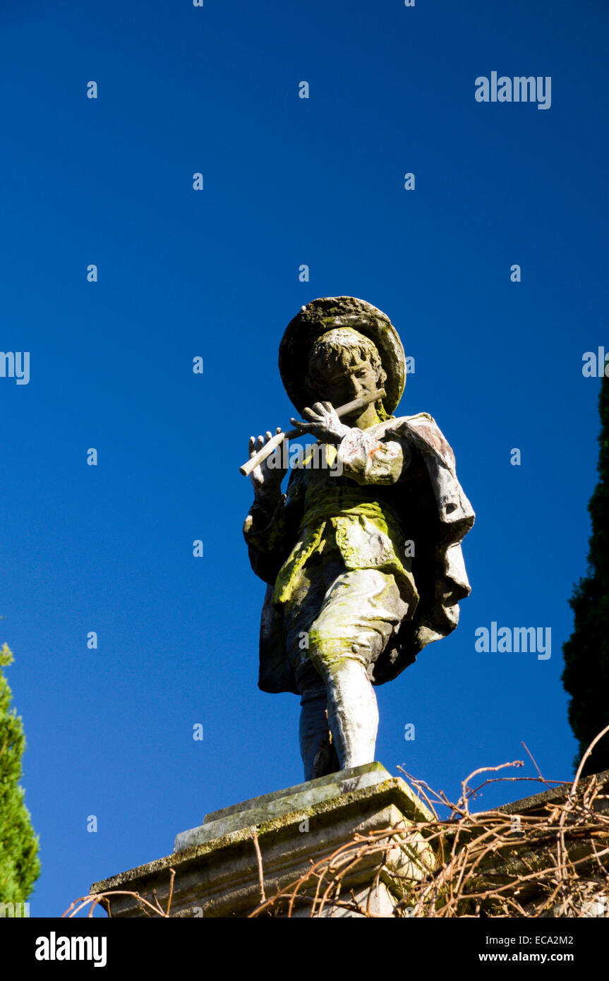Piper statue hi-res stock photography and images - Alamy
