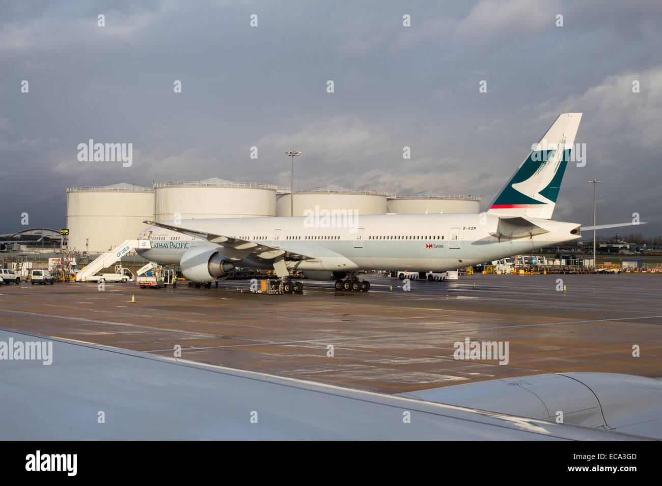 Cathay pacific boeing uk hi-res stock photography and images - Alamy