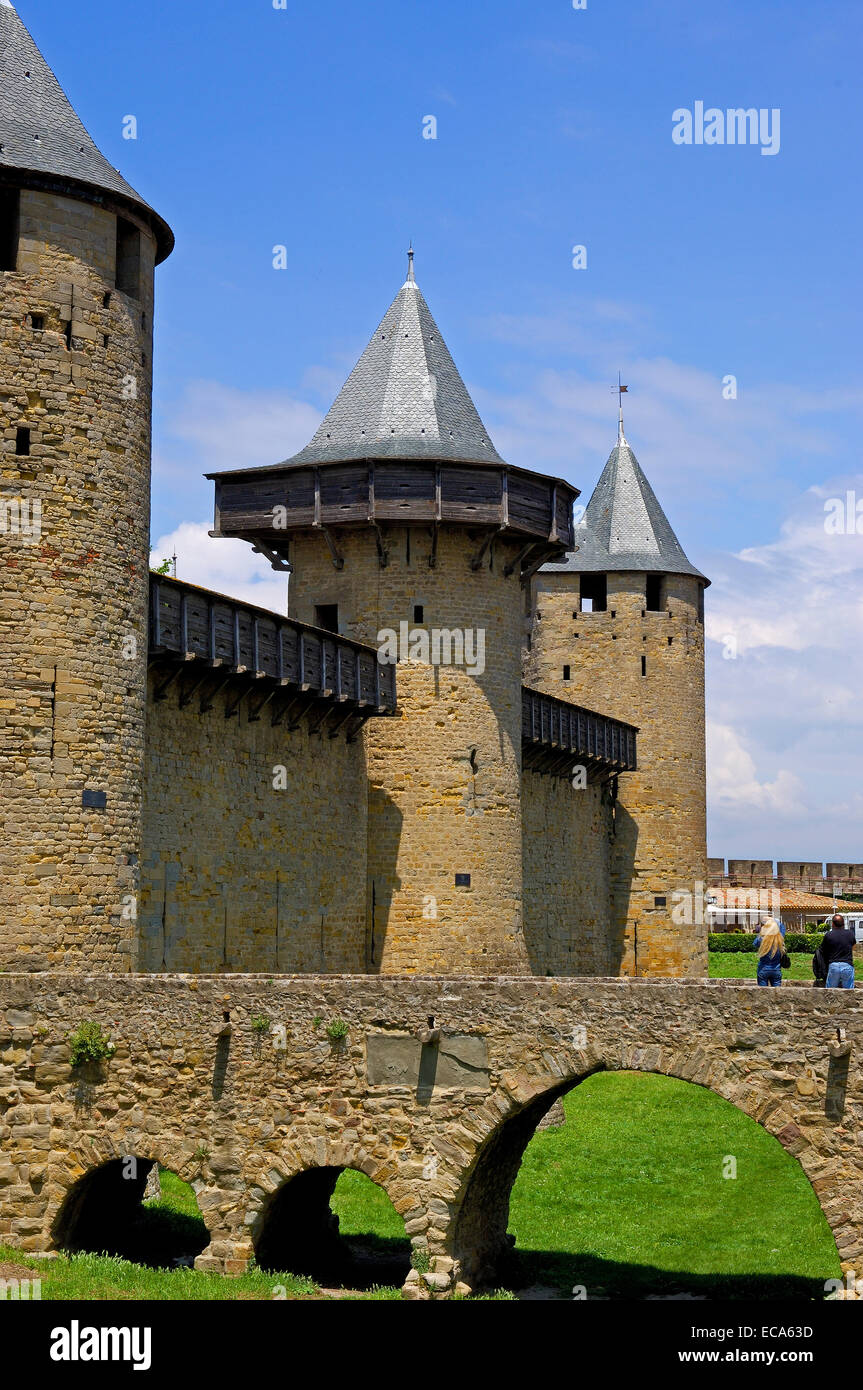 French medieval 12th century architecture hi-res stock photography and ...